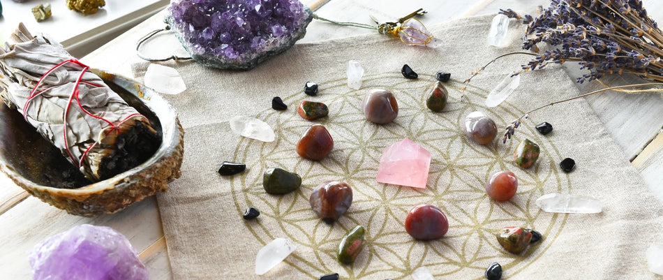 How to Use Crystal Grids – Stonebridge Imports